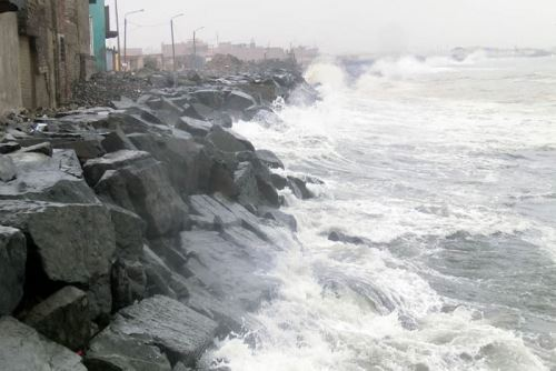65 puertos de todo el litoral se encuentran cerrados por oleajes intensos